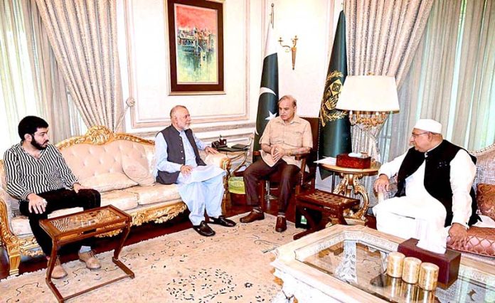 Former MPAs Mian Marghoob Ahmad and Mian Mujtaba Shuja ur Rehman call on PM Muhammad Shehbaz Sharif