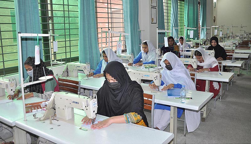 Deputy Director Collegiate Abu Hassan and Principal of Government ...