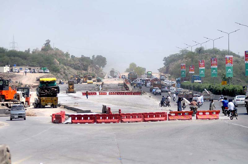 Construction work on new bridge near Gulberg in progress on expressway