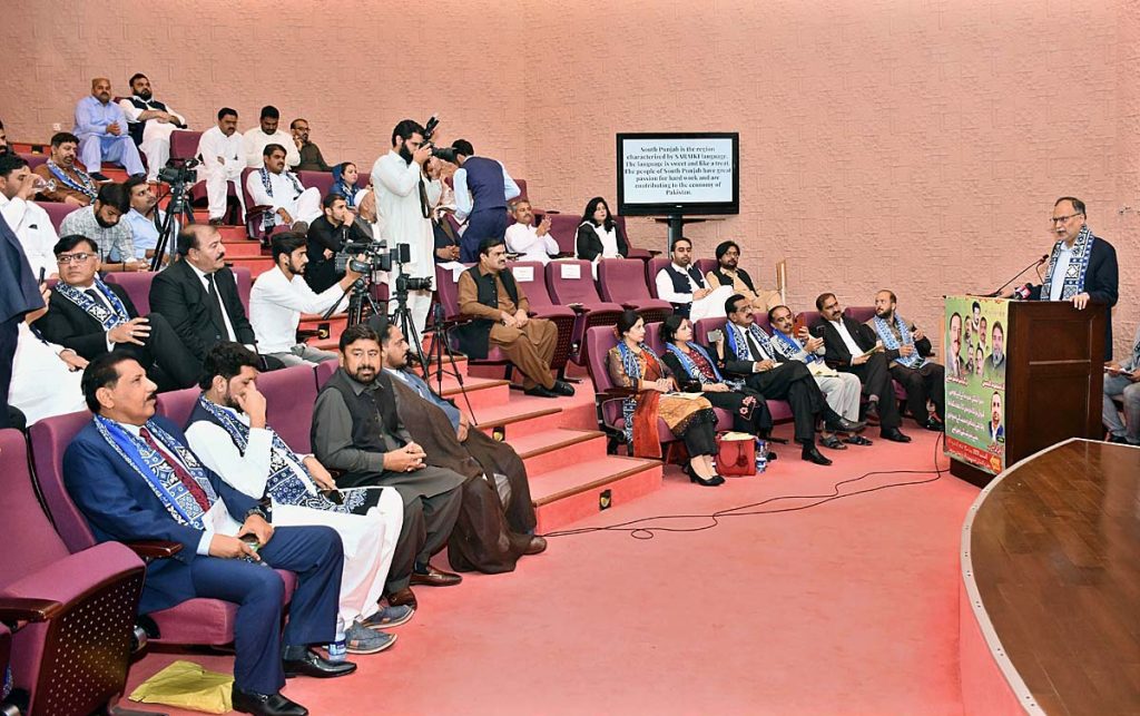 Senator Rana Mahmood ul Hassan speaks at a seminar on Constitution ...