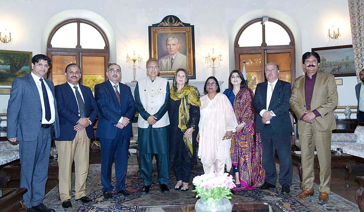 President Dr. Arif Alvi in a meeting with a delegation of the Lahore ...
