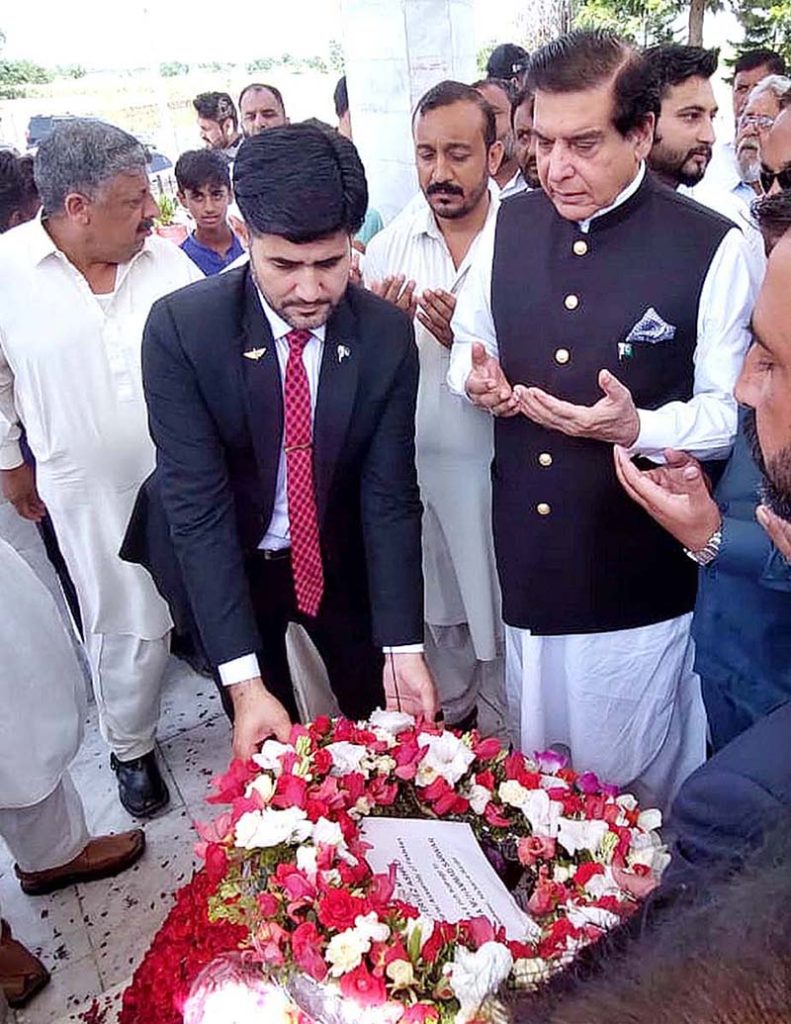 Speaker National Assembly Raja Pervez Ashraf offering Fateha at the ...