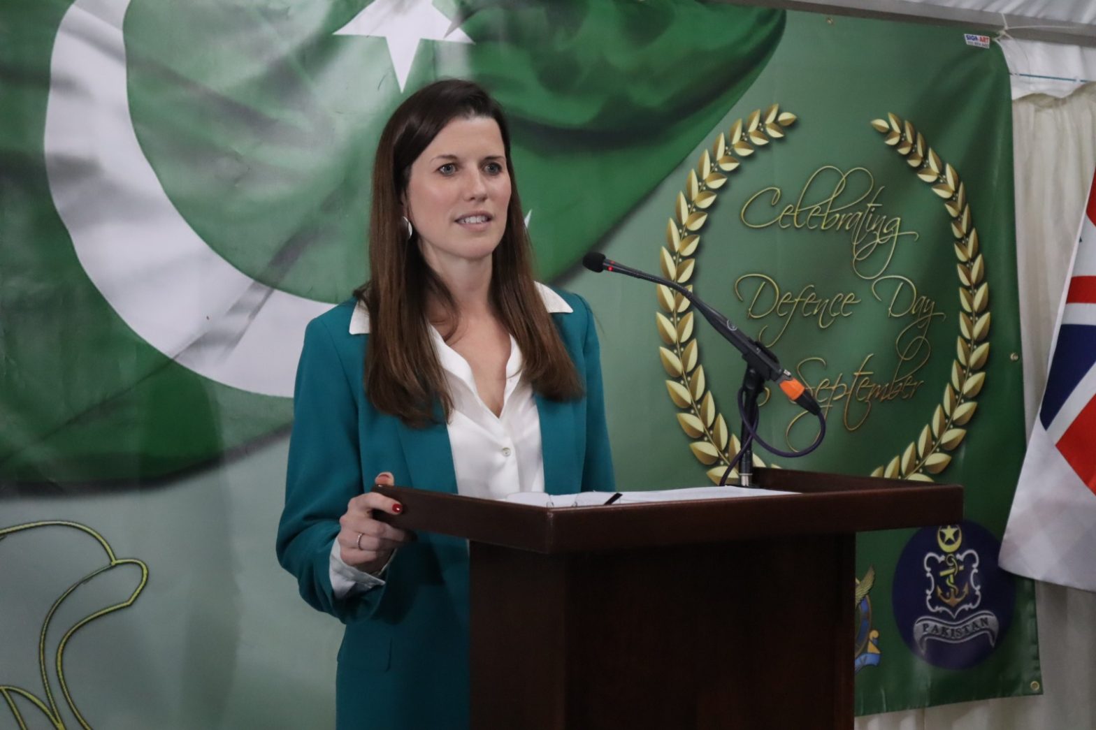 Pakistan High Commissioner, London pays tribute to nation's martyrs