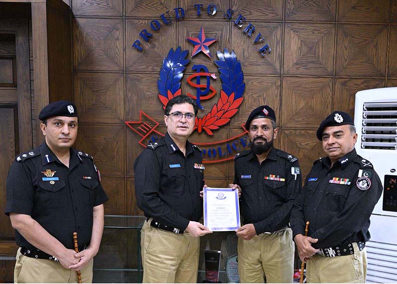 A group photo IGP Sindh Riffat Mukhtar along with Additional IGP ...