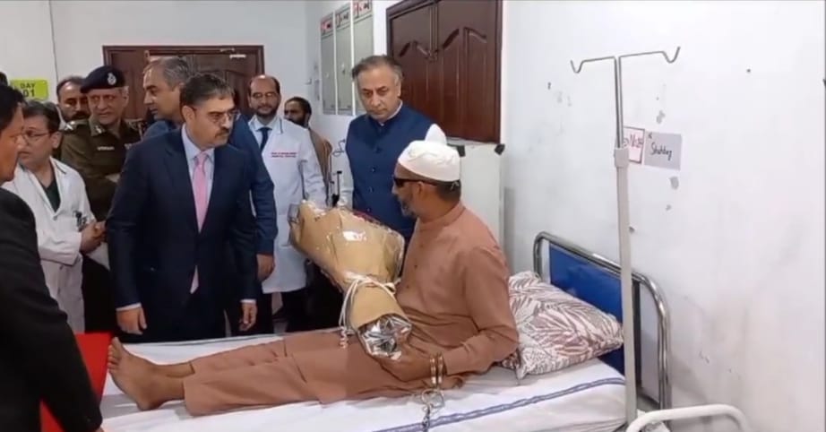 PM reviews reconstruction of Mayo Hospital's emergency block