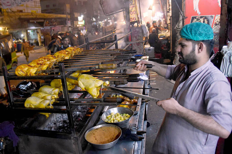 A vendor preparing traditional Chicken Saji for customers at Mazing Road