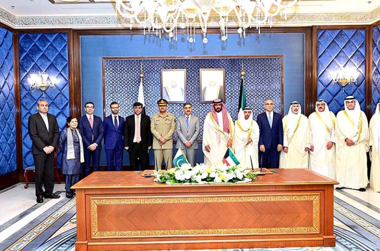 Caretaker Prime Minister Anwaar-ul-Haq Kakar, First Deputy Prime ...