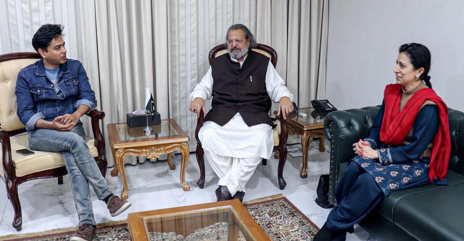 Shehzad Roy, Mariam Chughtai meet education minister