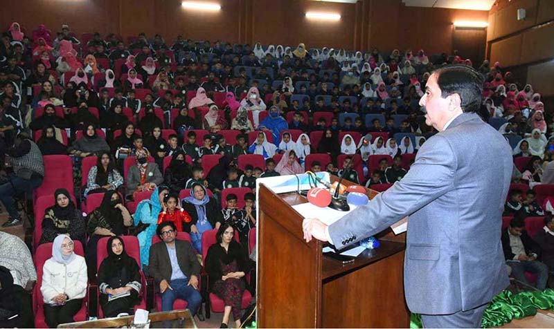 Managing Director Pakistan Bait-ul-Mal, Amir Fida Paracha cutting ...