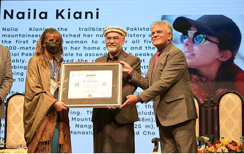 Managing Director PTDC Aftab Ur Rehman Rana presenting certificate to ...