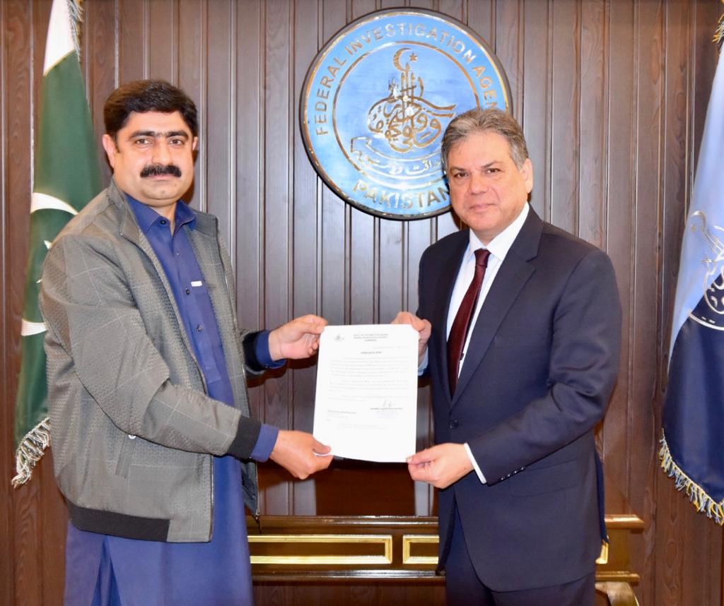 DG FIA awards letters of appreciation to Deputy Directors Afzal Khan ...