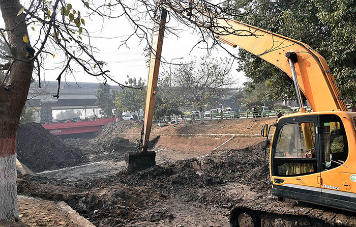 A view of cleaning work of canal going on during the annual silt ...