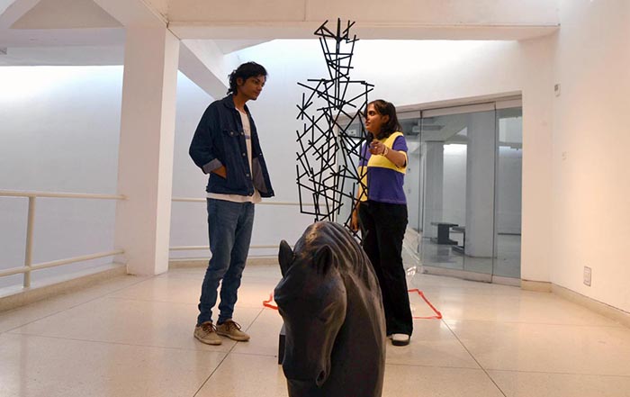 Students of Lahore Women's College show their artistic talents to ...