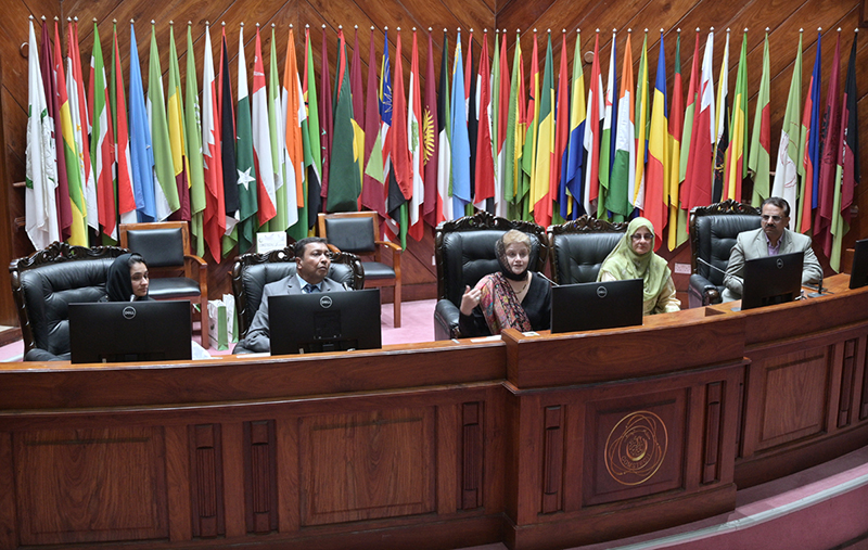 President Ida Rieu Schools, Ms Nadira Punjawani (HI SI) briefs the ...