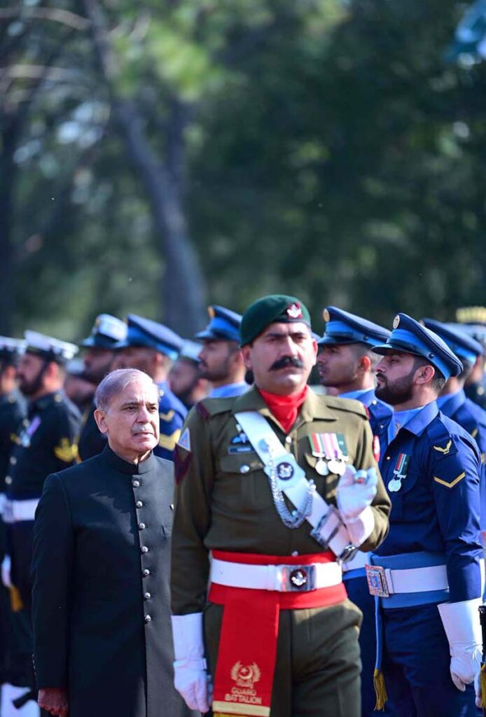 Prime Minister Muhammad Shehbaz Sharif Inspecting The Guard Of Honor Presented By A Contingent