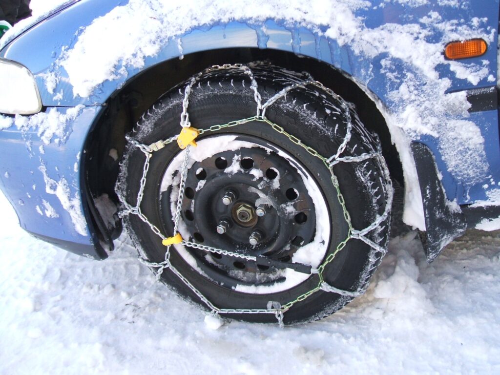 Drivers advised to avoid travelling without snow chain