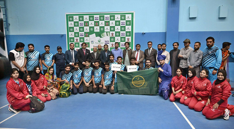 Executive Director (ED) NAVTTC Muhammad Amir Jan plays shot to ...