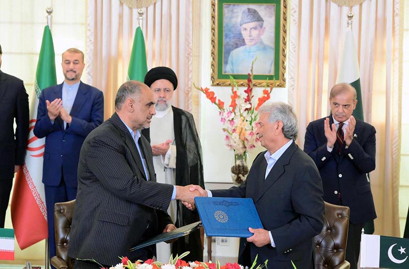 Prime Minister Muhammad Shehbaz Sharif and President of Iran H.E Dr ...