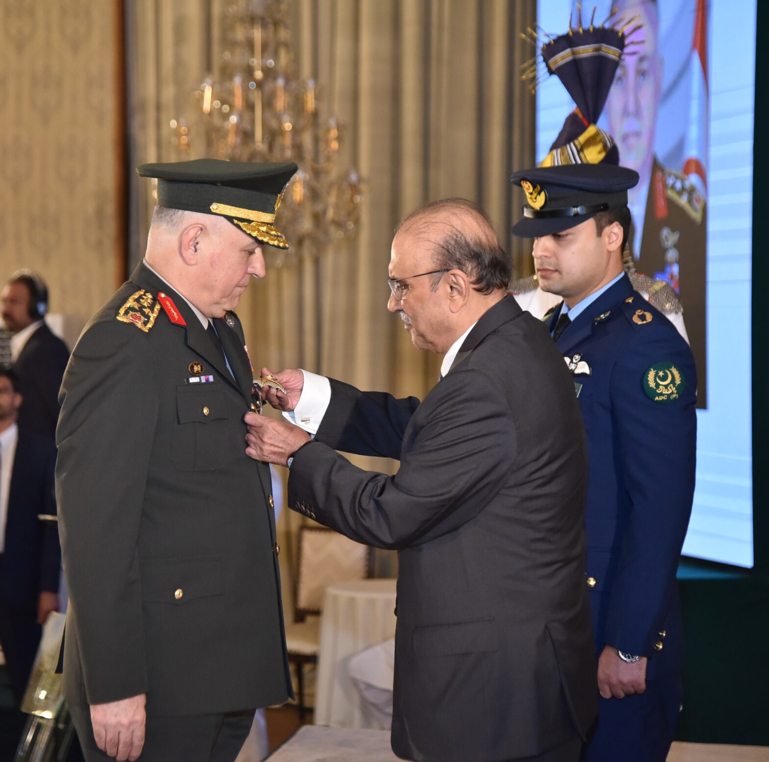 President confers Nishan-i-Imtiaz (M) award on Chief of Turkish General ...