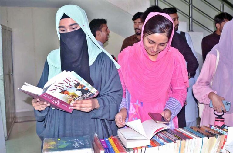 Students visiting book stalls during two-day Mega Library Book Festival ...