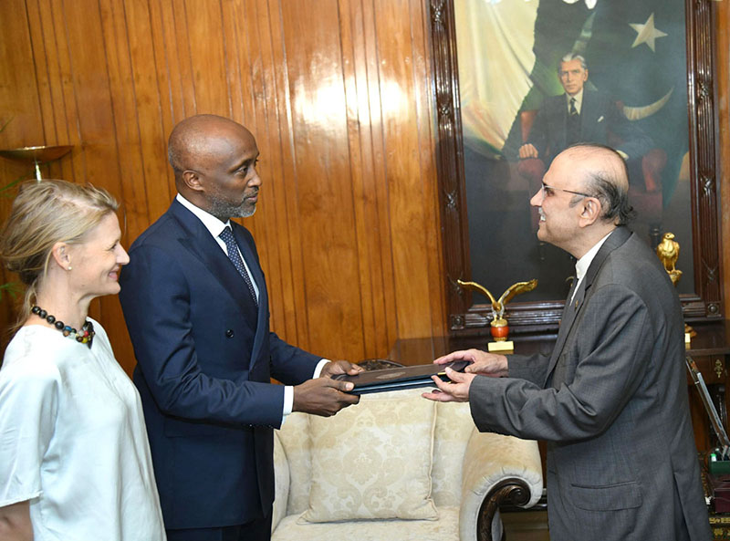 The United Nations Resident Coordinator in Pakistan, Mohamed Yahya, presenting his credentials ...