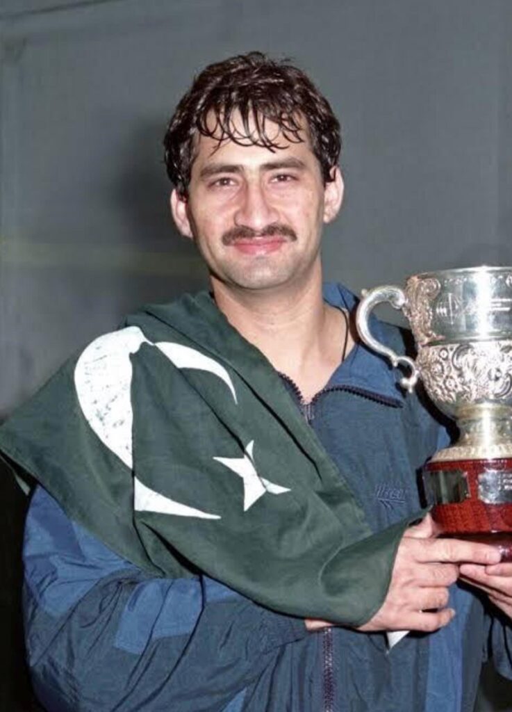 Squash legend, Jan Sher Khan calls on KP Governor