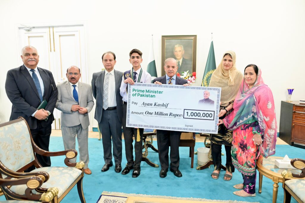 PM meets Daanish School's BISE Lahore topper; vows to expand pro-poor ...