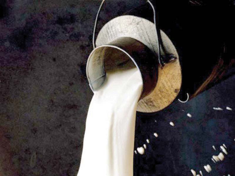 Shopkeepers fined for selling substandard milk