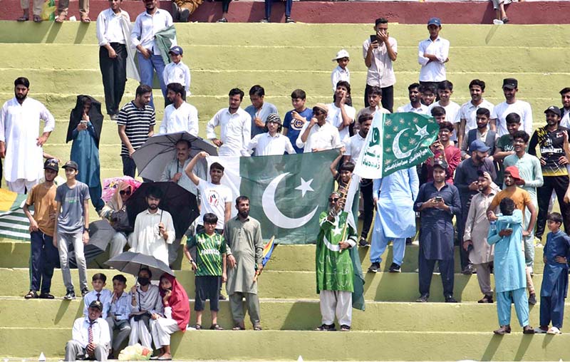 Spectators watching 3rd day of the 2nd Test match between Pakistan and ...