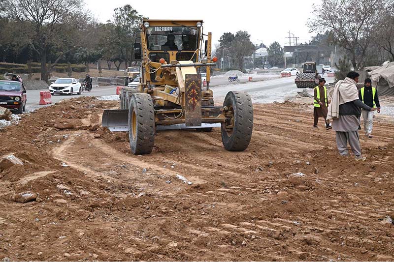 DC reviews construction work