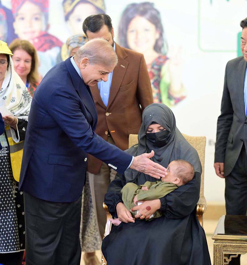 Prime Minister Muhammad Shehbaz Sharif administers polio vaccines to ...