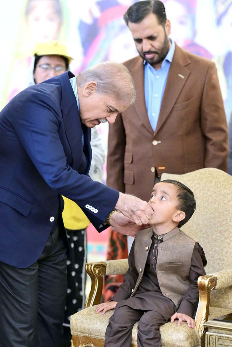 Prime Minister Muhammad Shehbaz Sharif administers polio vaccines to ...