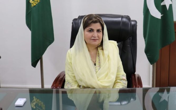 Farah Naz visits Mazar-e-Quaid, attends briefing at QMMB