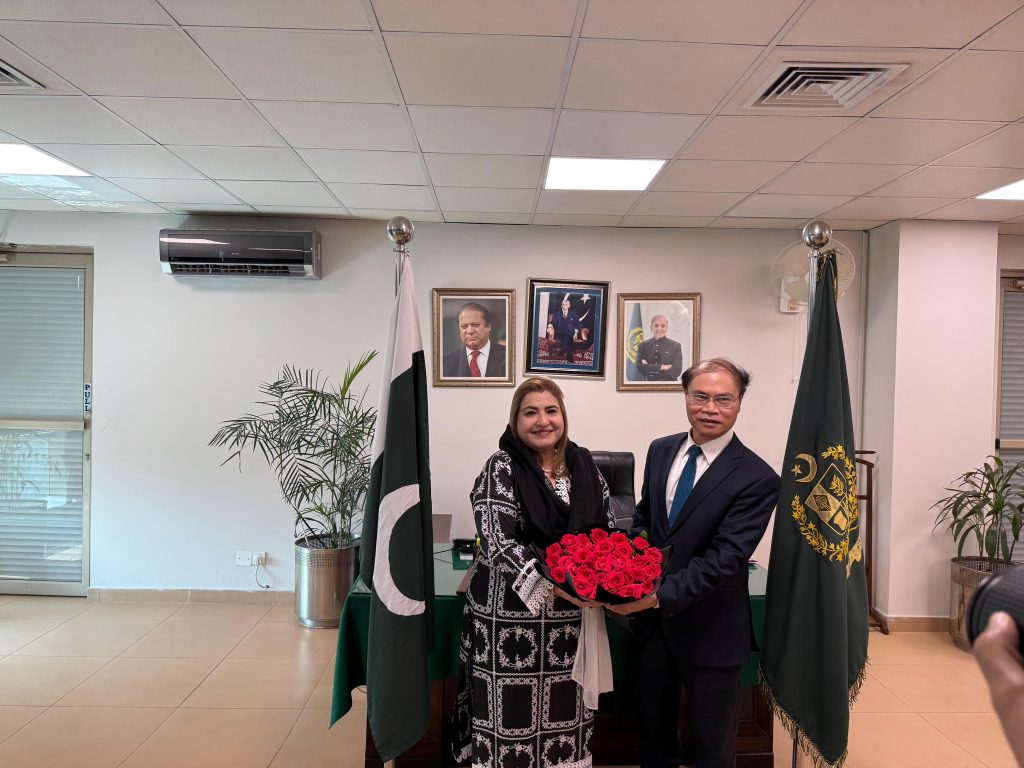 Vietnamese envoy discusses human rights and bilateral ties with ...