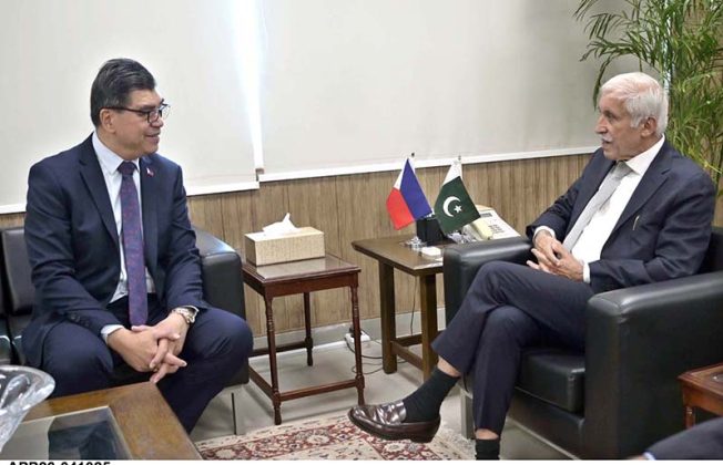 Ambassador of the Philippines Dr. Emmanuel R. Fernandez called on ...