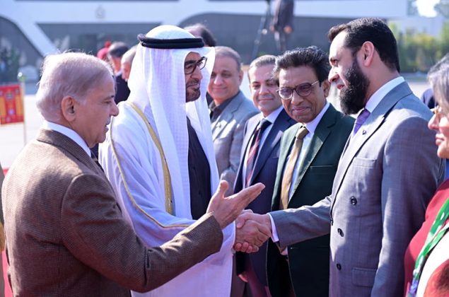 Prime Minister Muhammad Shehbaz Sharif introduces members of the ...