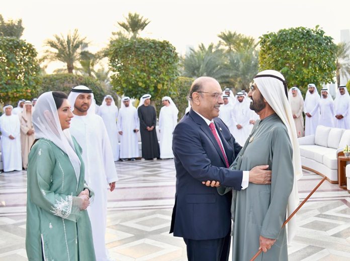 President Asif Ali Zardari shaking hands with Sheikh Mohammed bin ...