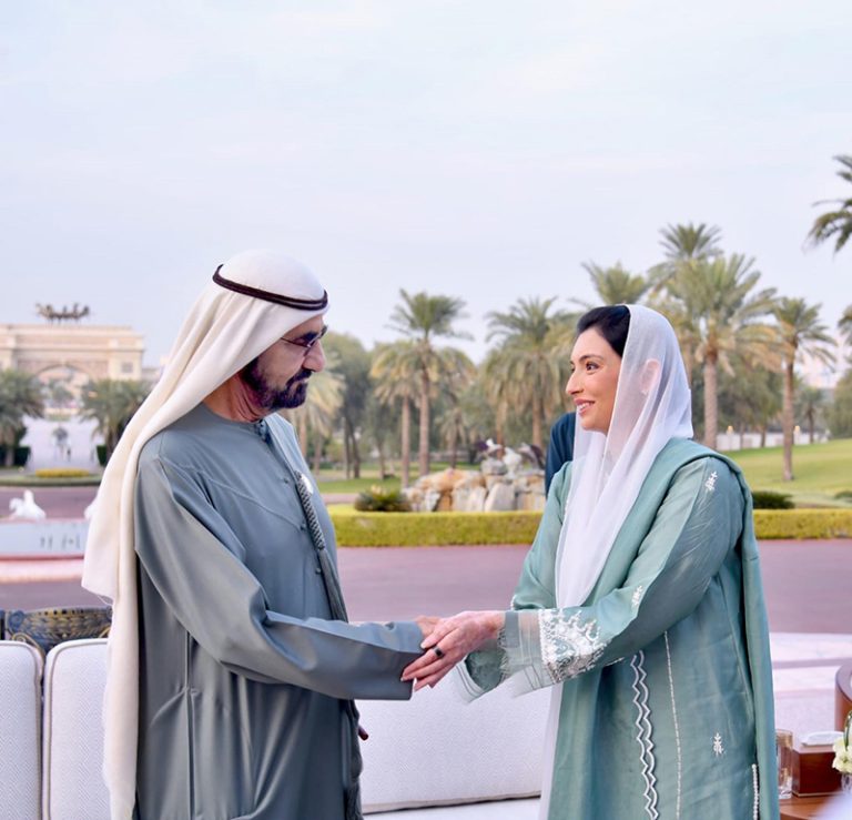First Lady Bibi Aseefa Bhutto Zardari shaking hands with His Highness ...