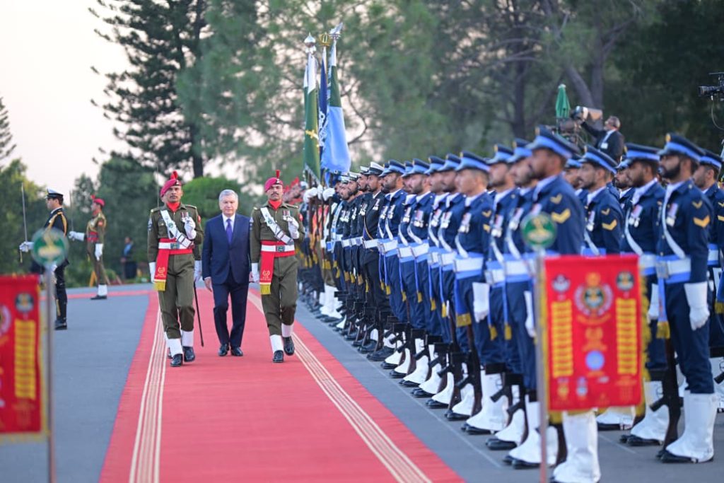 Uzbekistan president accorded guard of honour at PM House