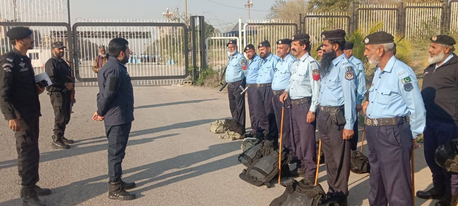 SSP Sarfraz Virk visits Red Zone security points, directs high alert